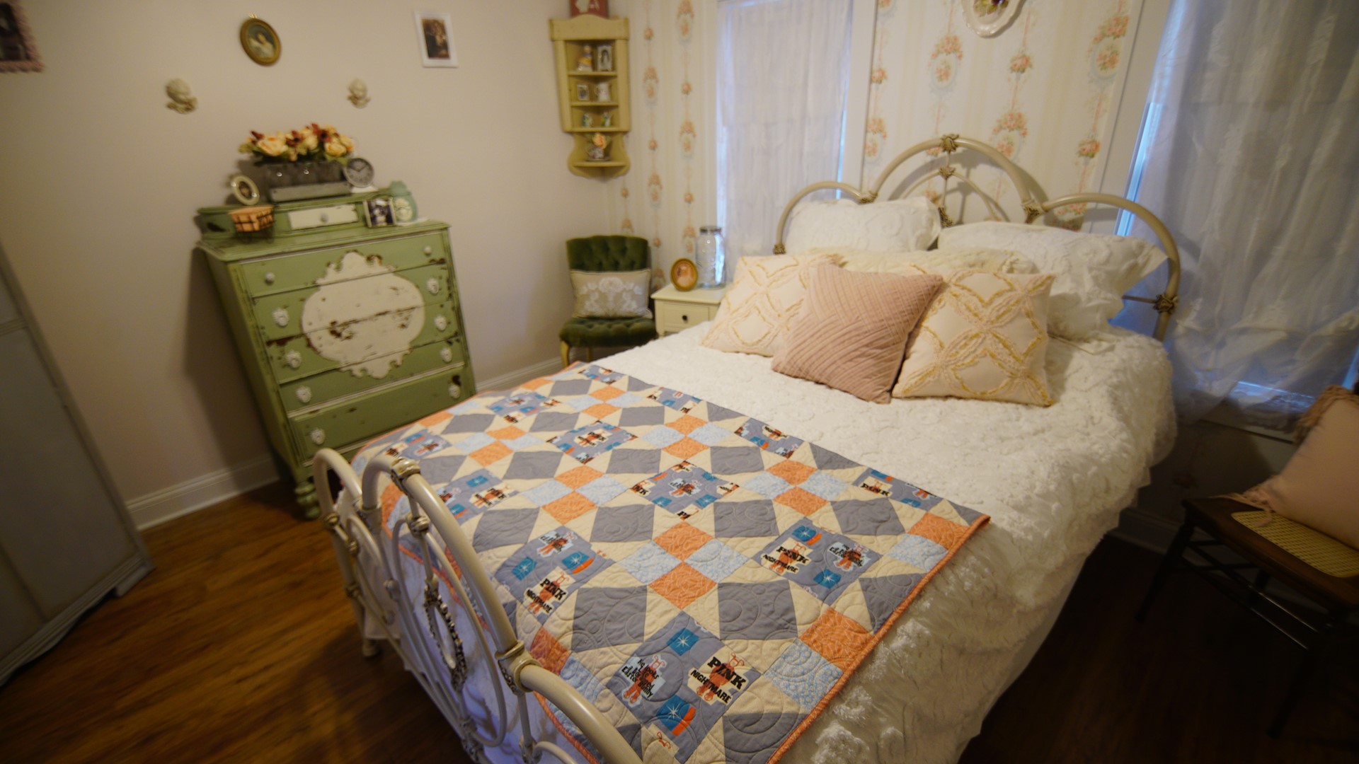 Bumpus House moves next door to 'A Christmas Story' house and you can ...