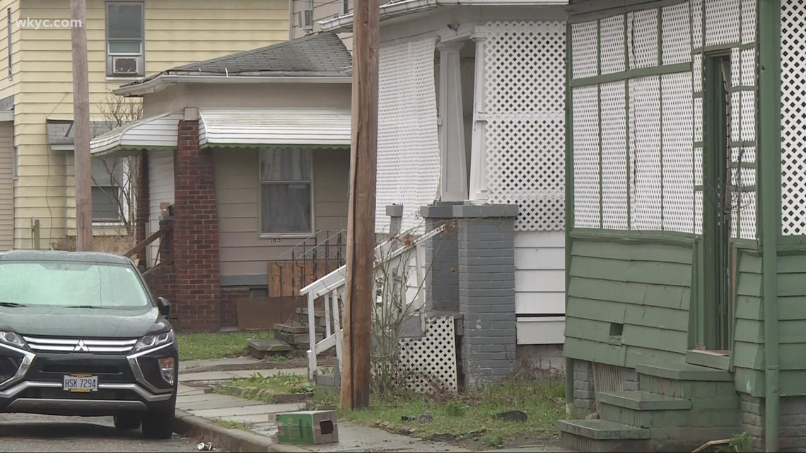 Iconic Firestone sign to be relocated, refurbished in Akron | wkyc.com