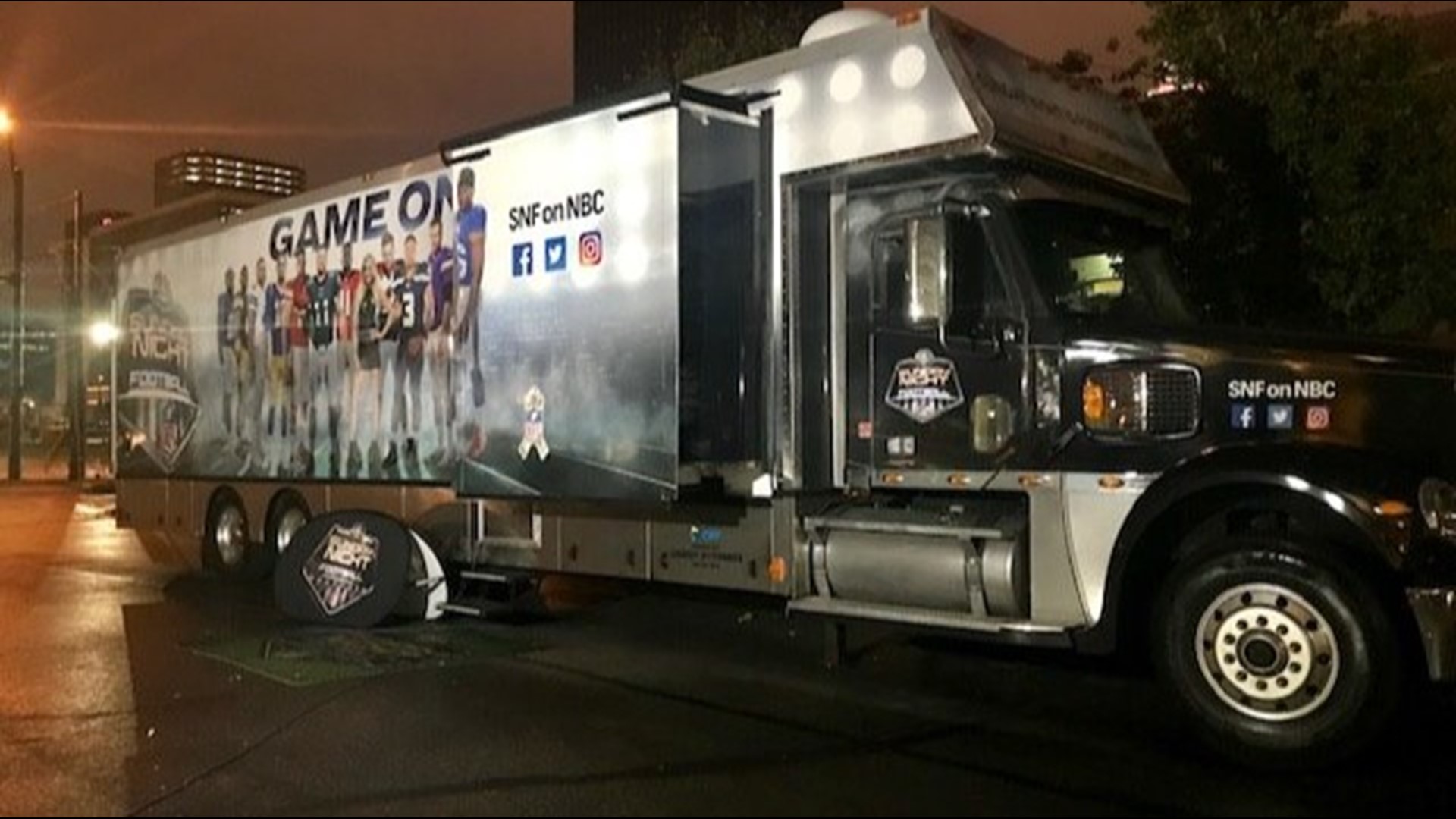 Sunday Night Football bus makes stop in Cleveland: Photos & video ...