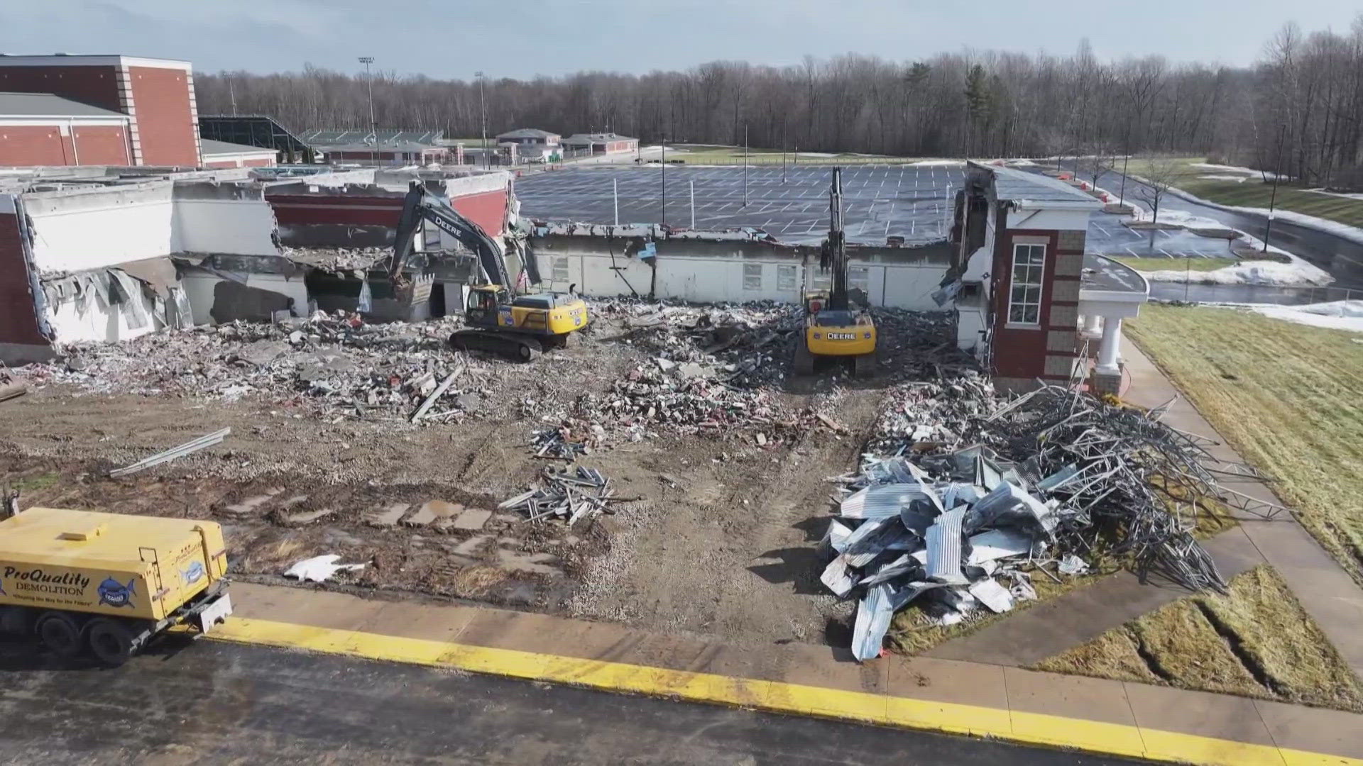 Demolition begins on Ashtabula Lakeside High School after roof collapse ...