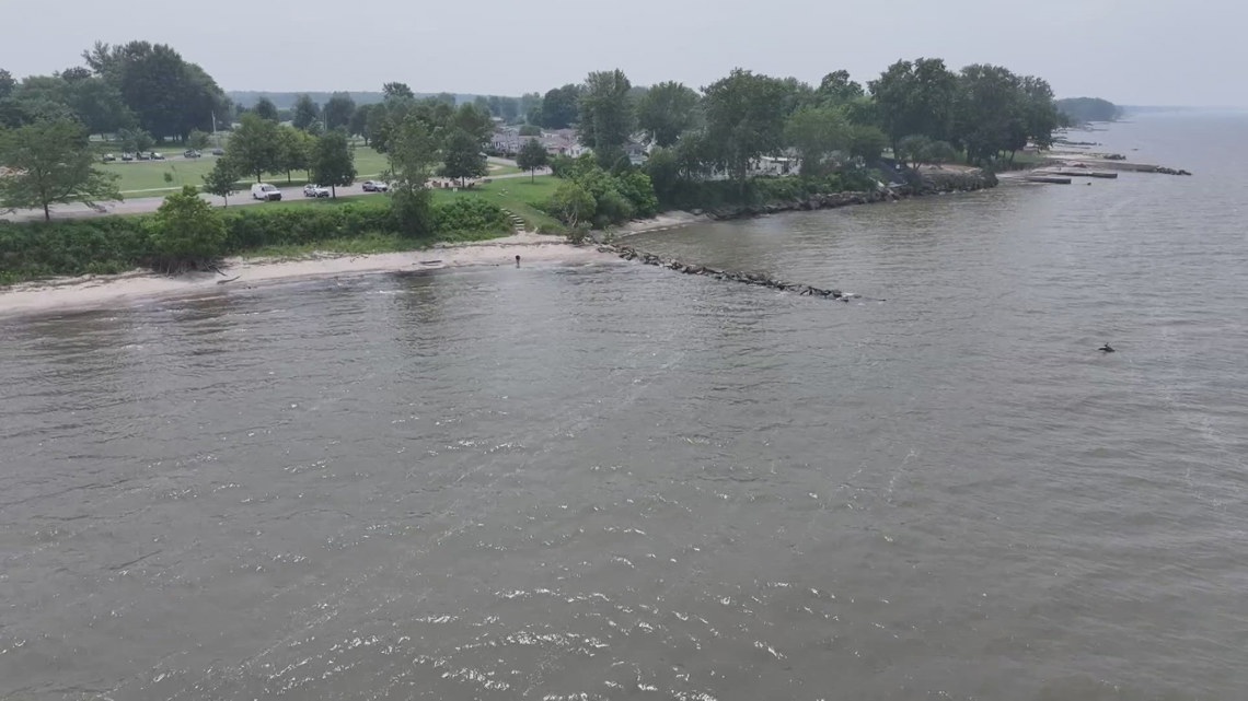 Vermilion police rescue 2 after sailboat runs aground near Sherod Park ...