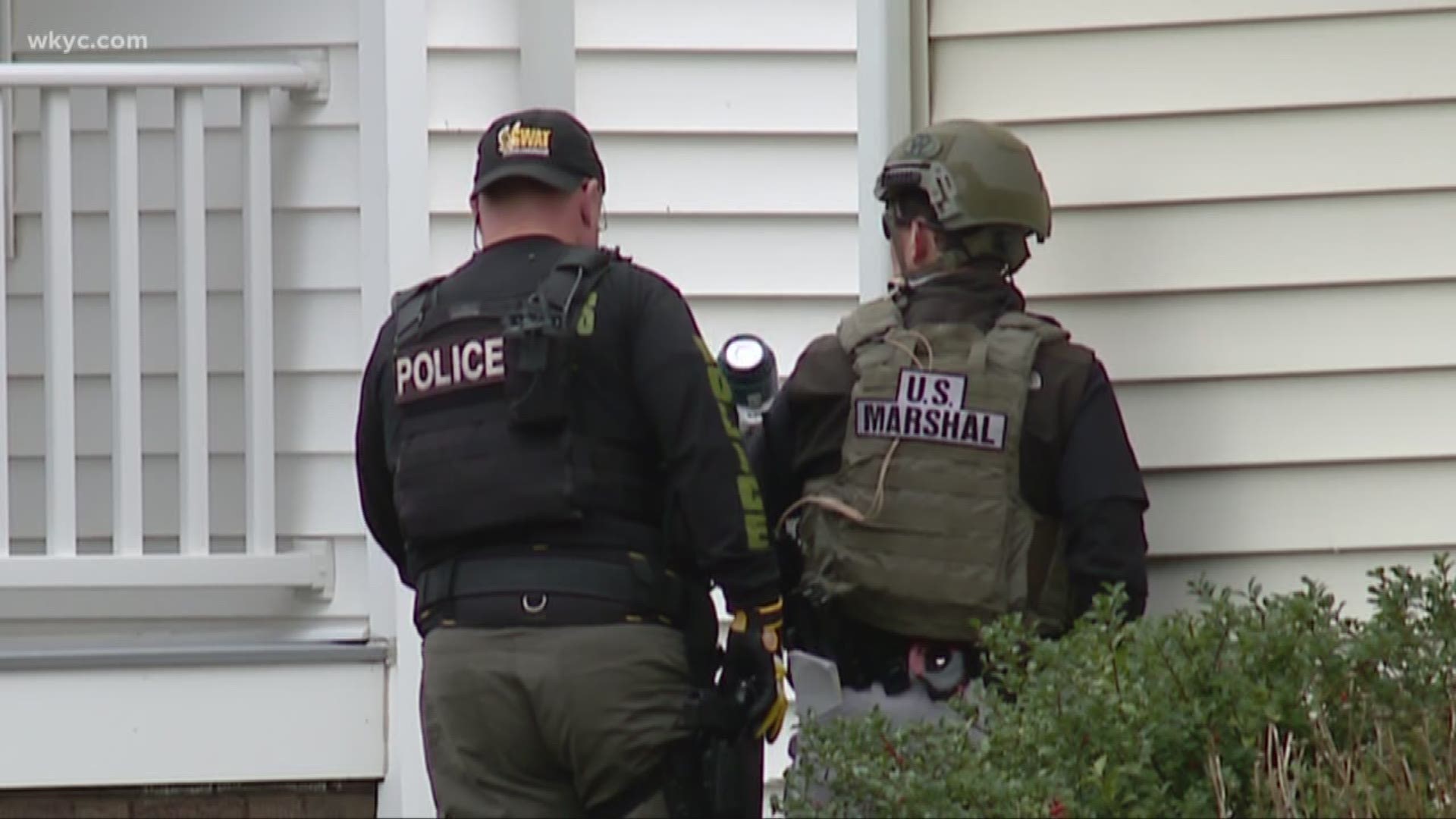 Accused Cleveland police officer commits suicide after standoff with ...