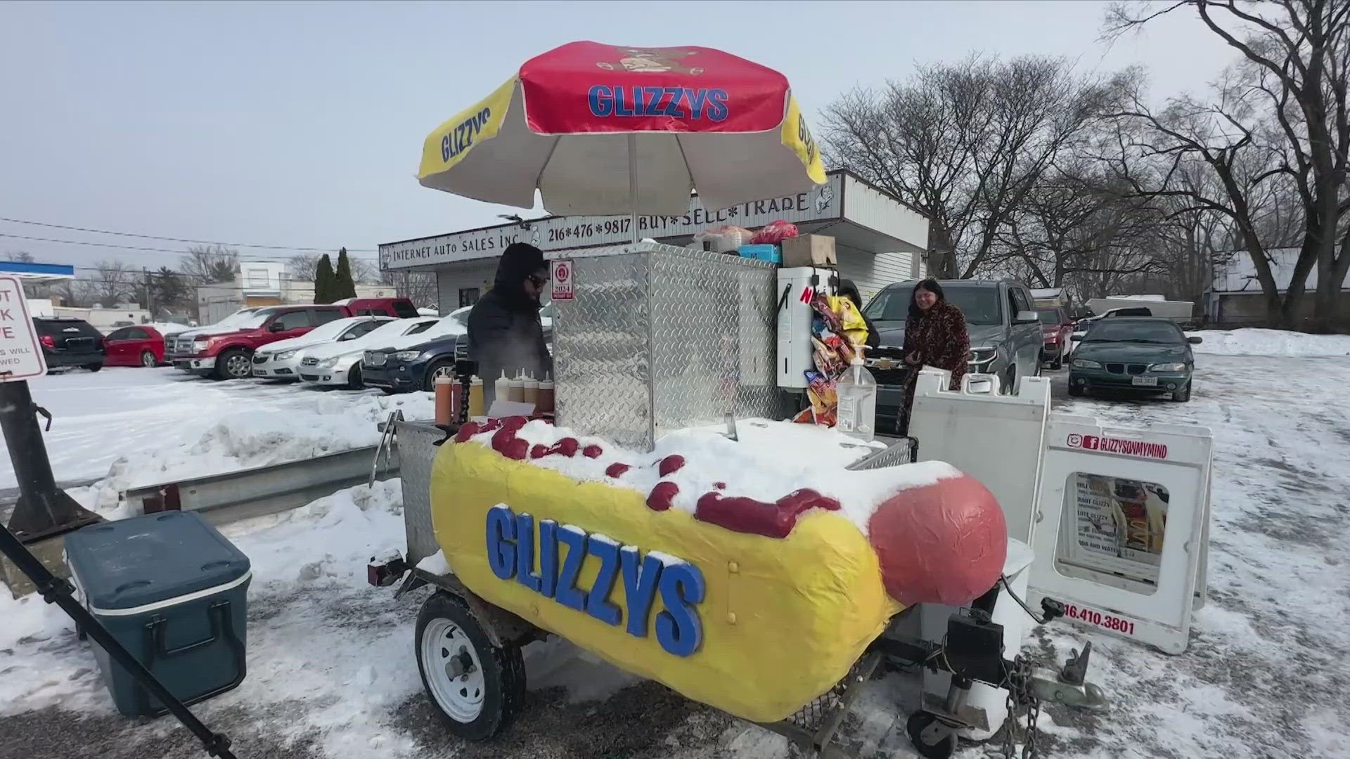 NorthEATS Ohio: Taste testing Glizzys hot dog stand in Cleveland | wkyc.com