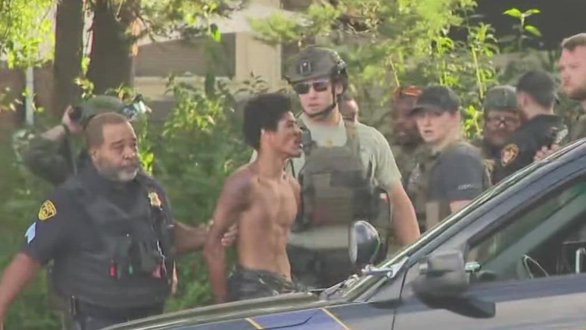 VIDEO | Suspect accused of shooting 2 East Cleveland police officers ...