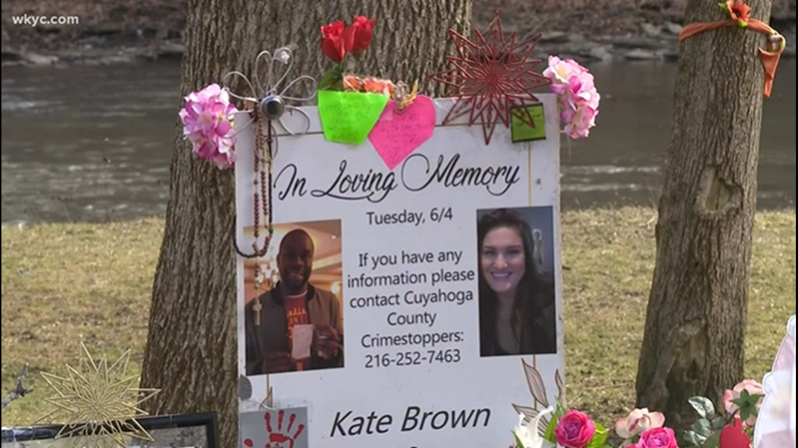 Family of woman killed in Metroparks wants signs for tips back up ...