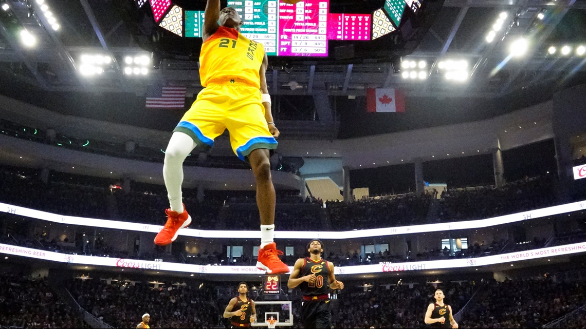 Hobbled Antetokounmpo lifts Bucks past Cavs 127-105 | wkyc.com