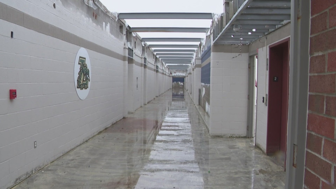 Ashtabula Lakeside High School roof collapse leaves students, staff in ...