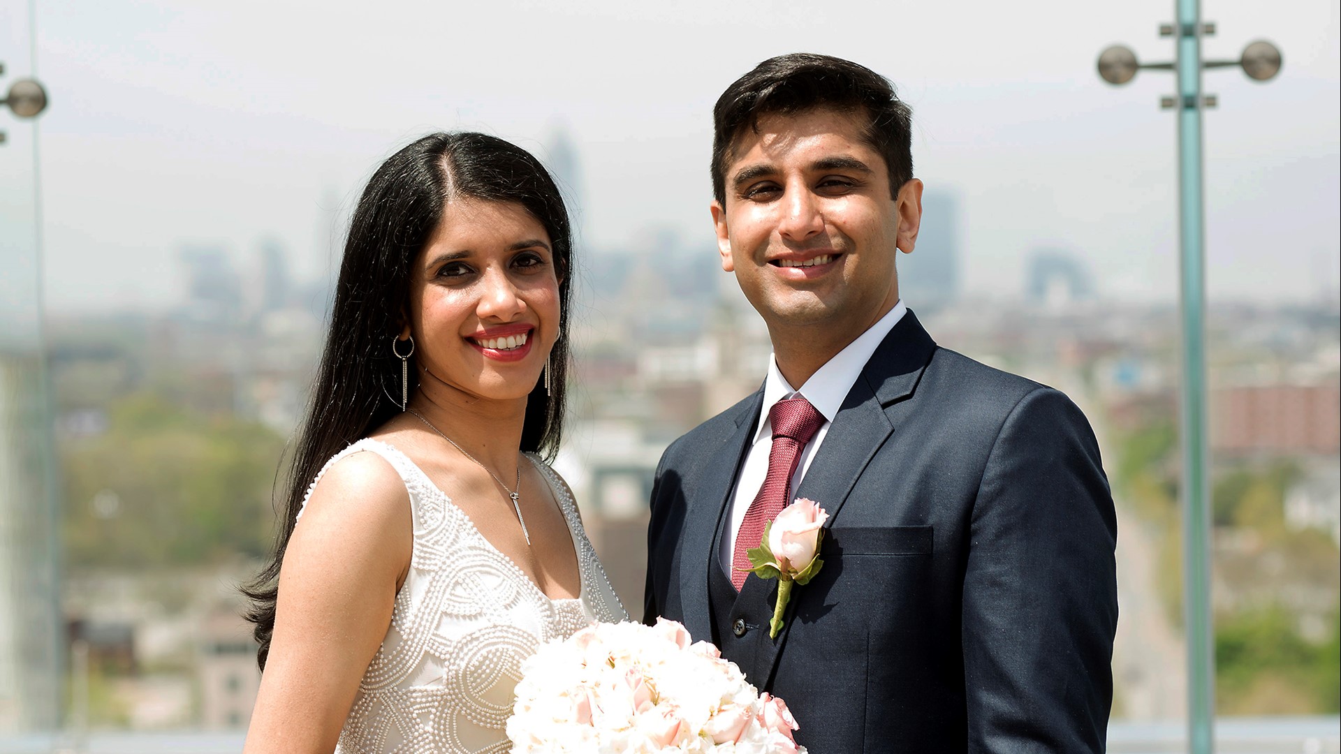 Photos: Cleveland Clinic doctors get married on hospital roof | wkyc.com