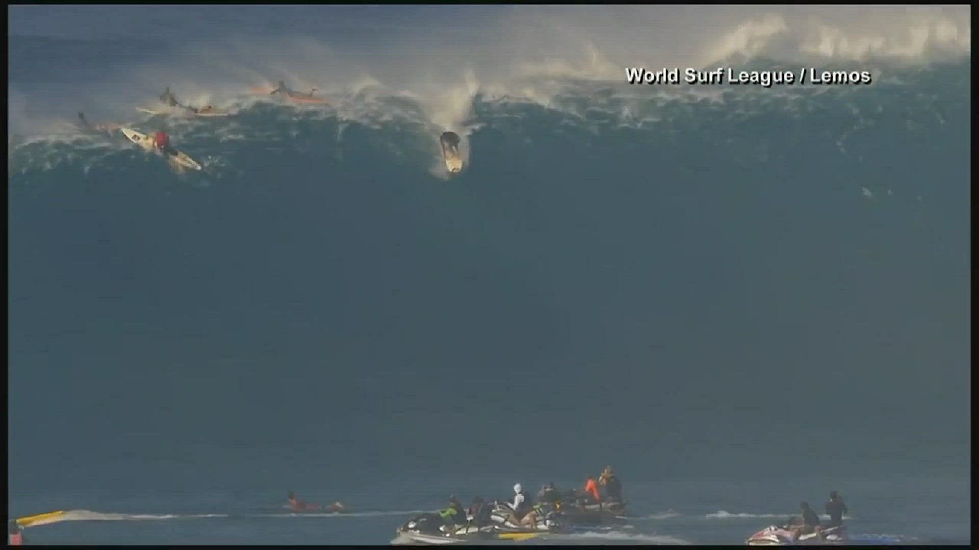 WATCH | Monster wave swallows surfer in Hawaii | wkyc.com