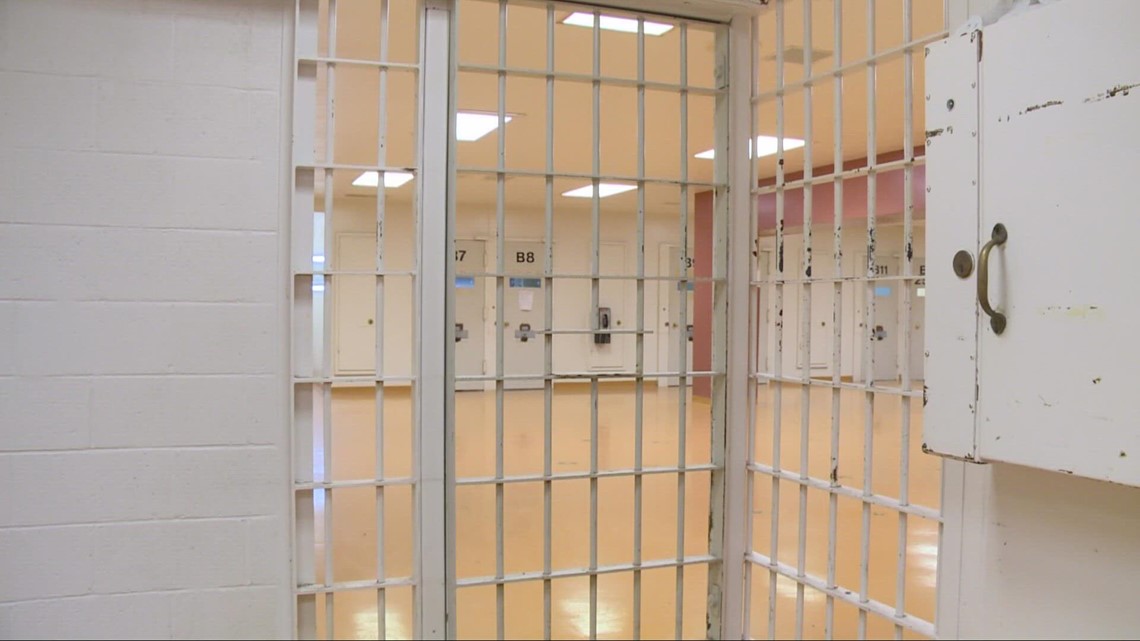 32-year-old inmate dies in cell at Cuyahoga County Jail | wkyc.com