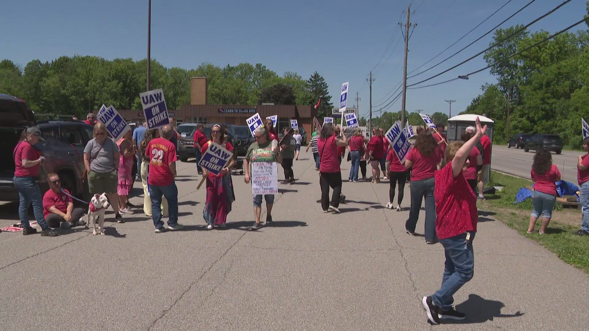 Lorain County Job and Family Services strike hits 100 days | wkyc.com