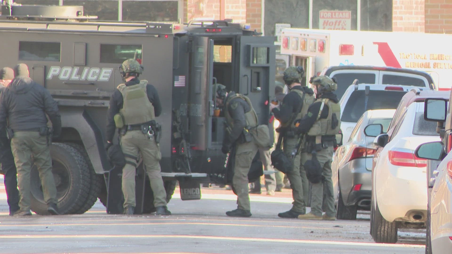 SWAT team responds to barricade situation in Akron's Highland Square ...