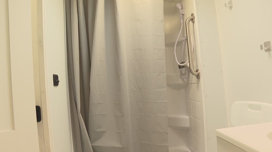 Mobile shower bus launches in Akron | wkyc.com