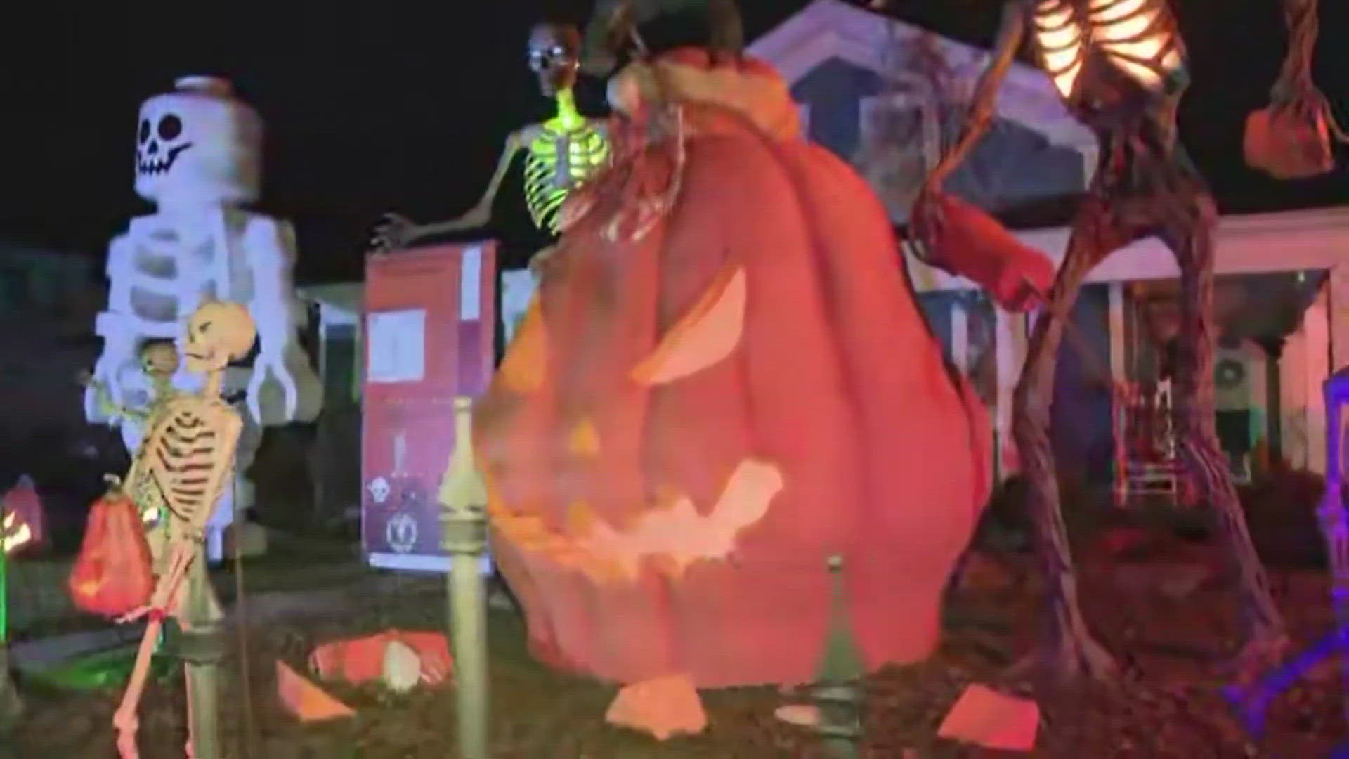 Haunting on River Road in Olmsted Falls: Man's giant Halloween display ...