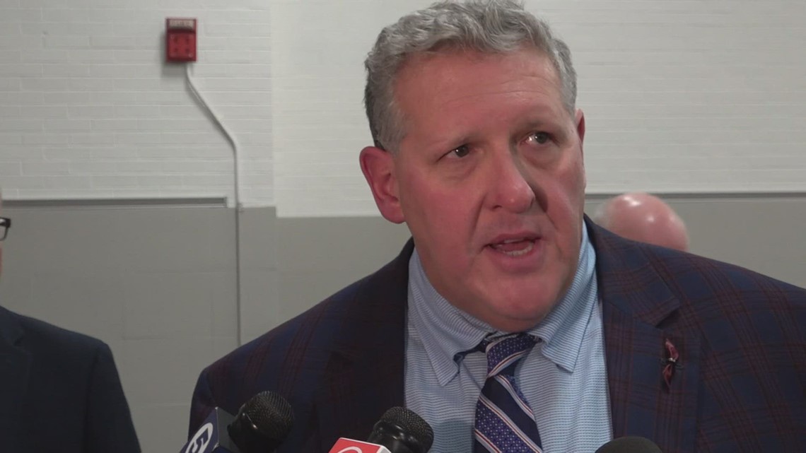 Rocky River superintendent gets mixed reaction at board meeting | wkyc.com