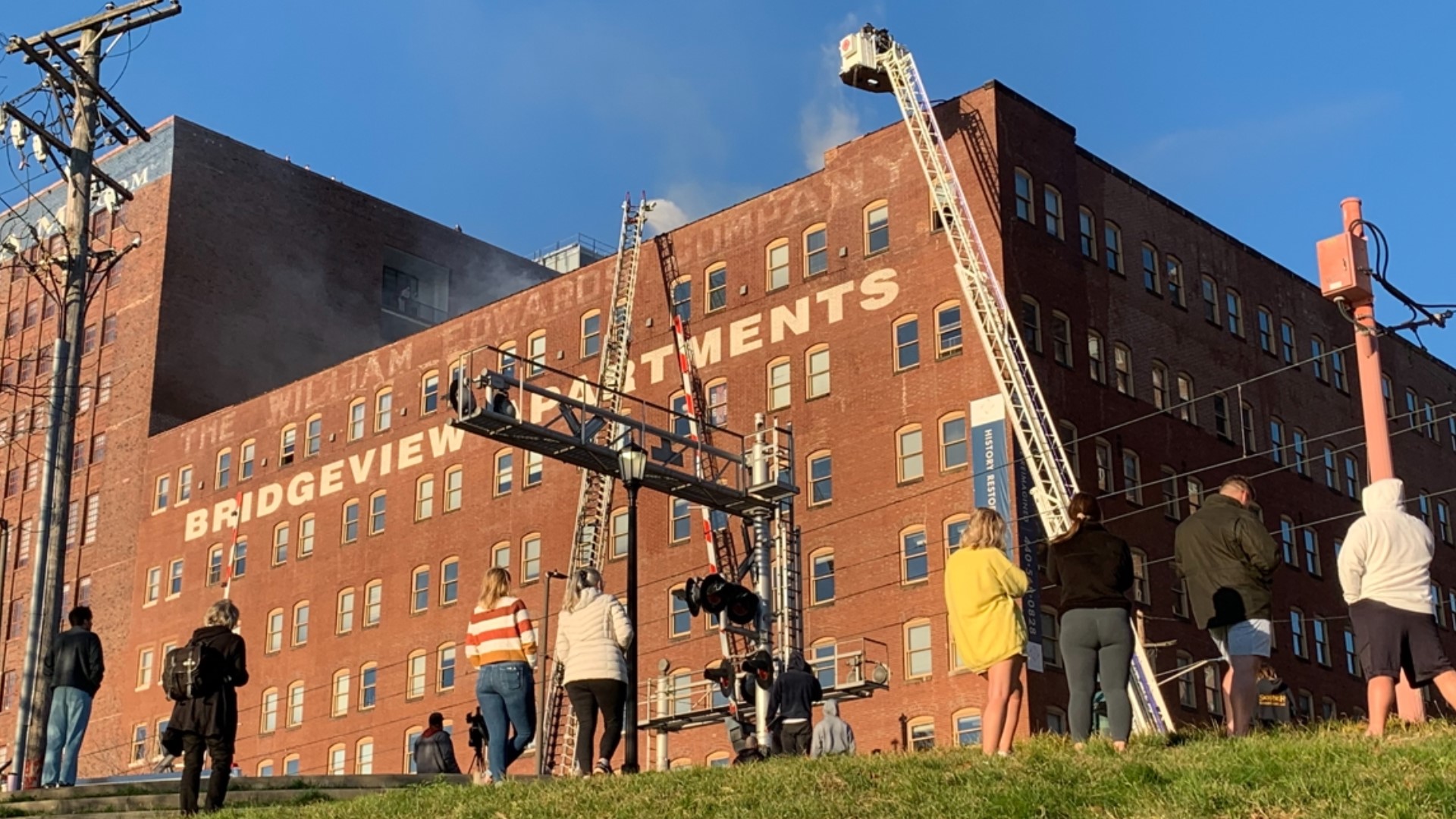 Fire breaks out at apartment building in downtown Cleveland | wkyc.com