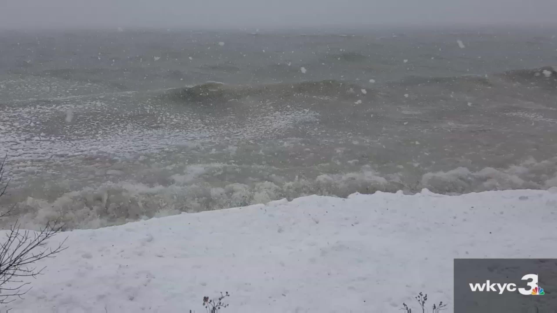 Windy weather creates rough waves on Lake Erie | wkyc.com