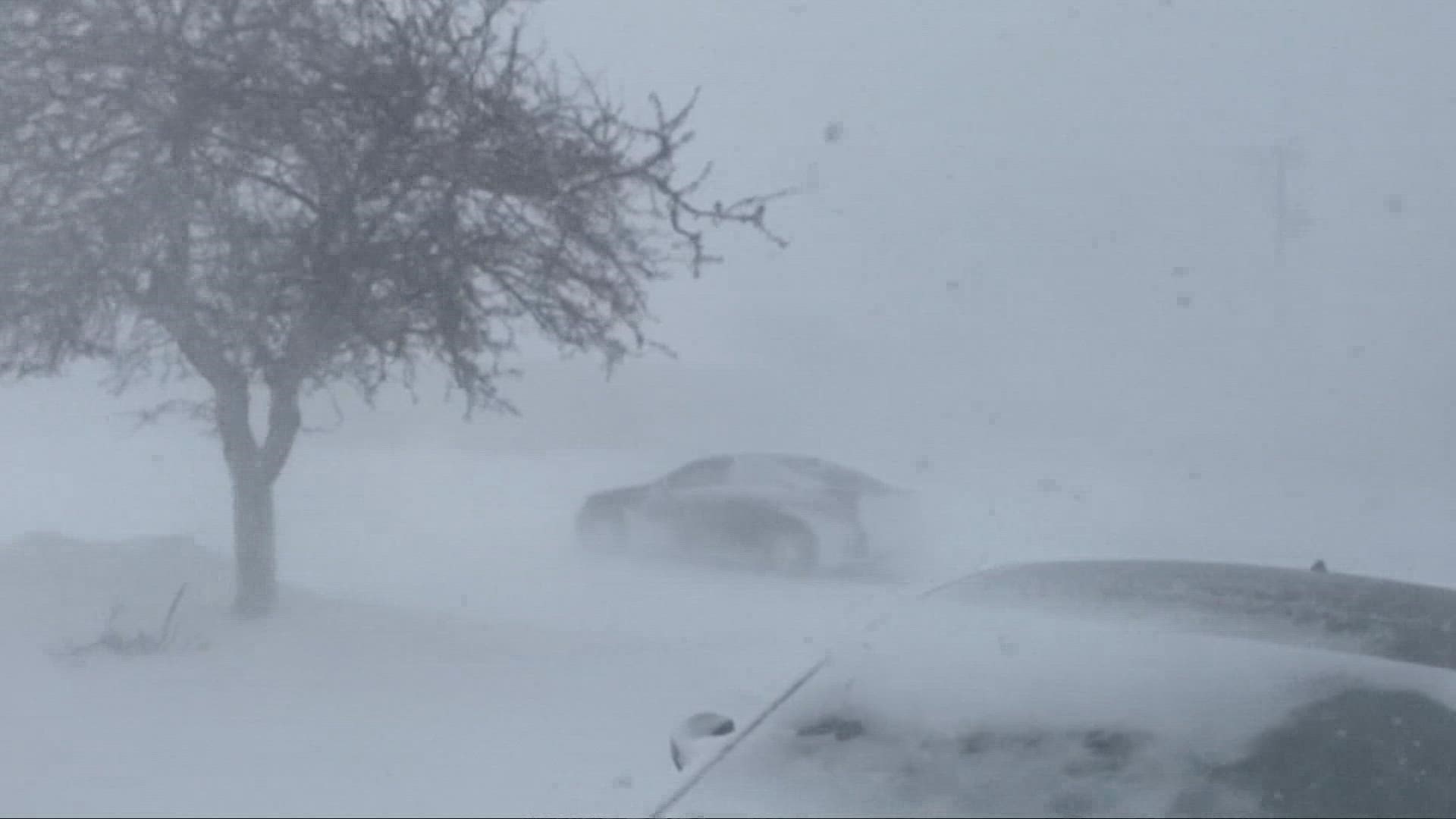 VIDEO: White out conditions in Buffalo, New York following snow storm ...