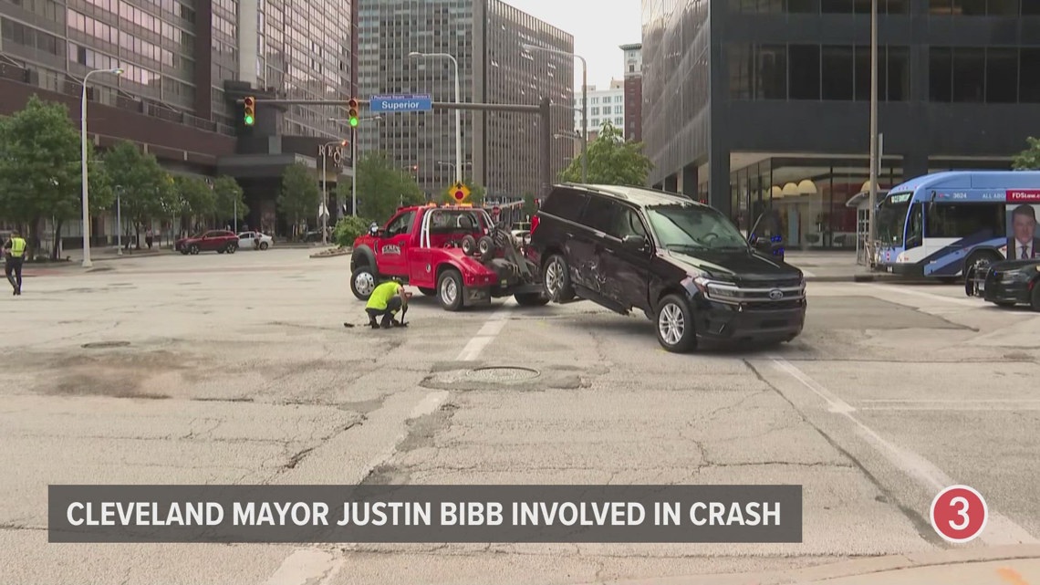 At the scene: Cleveland Mayor Justin Bibb involved in crash | wkyc.com