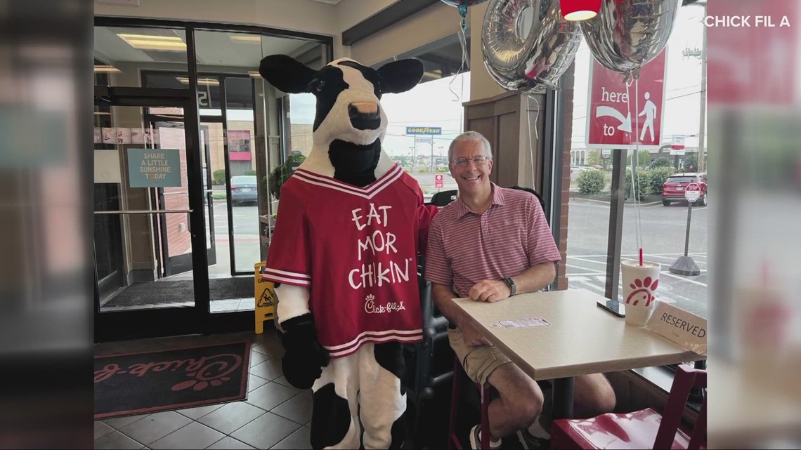 Man eats at North Canton Chick-fil-A for 800th straight day | wkyc.com