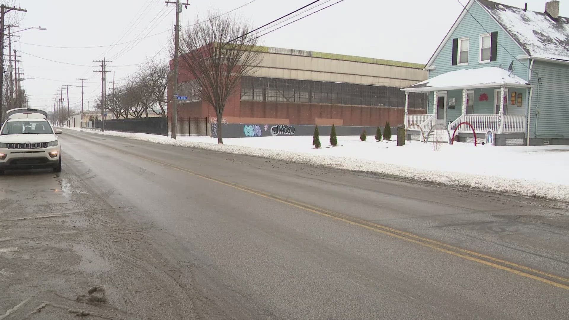 Cleveland police: Woman shot during alleged aggravated robbery on ...