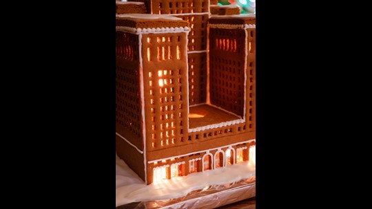 Cleveland resident creates gingerbread Terminal Tower | wkyc.com