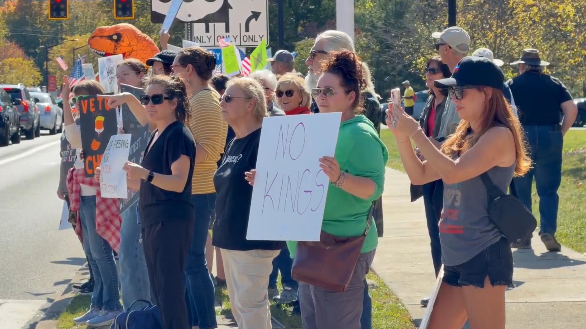 Crowds gather in Hudson, Ohio for No Kings Rally | wkyc.com
