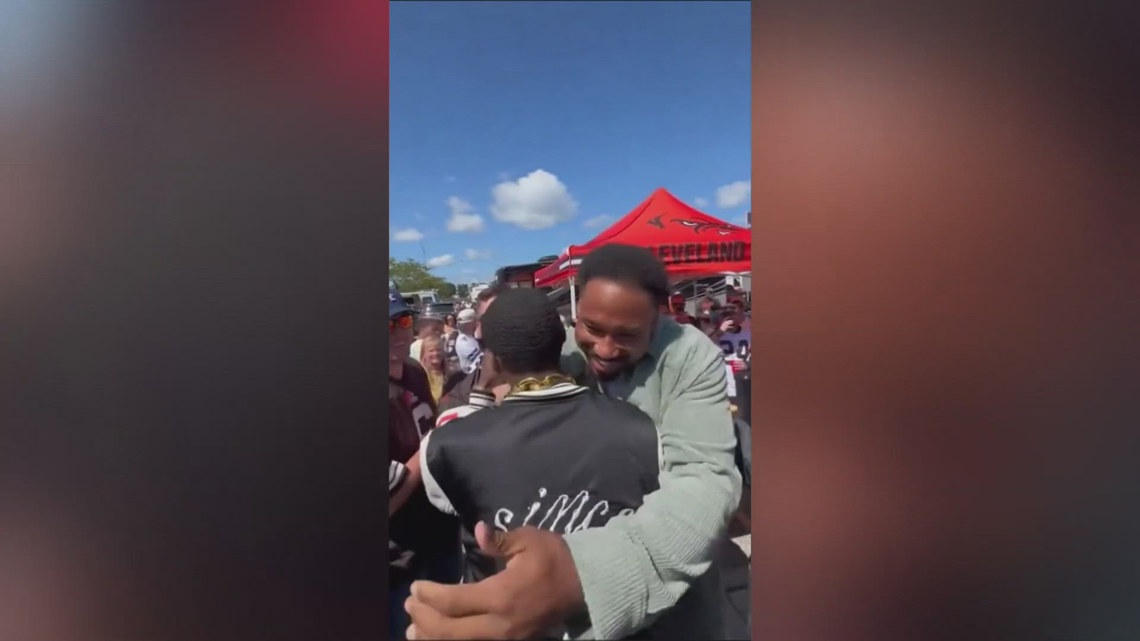 Cleveland Browns fans gather in Muni Lot to tailgate for opener | wkyc.com