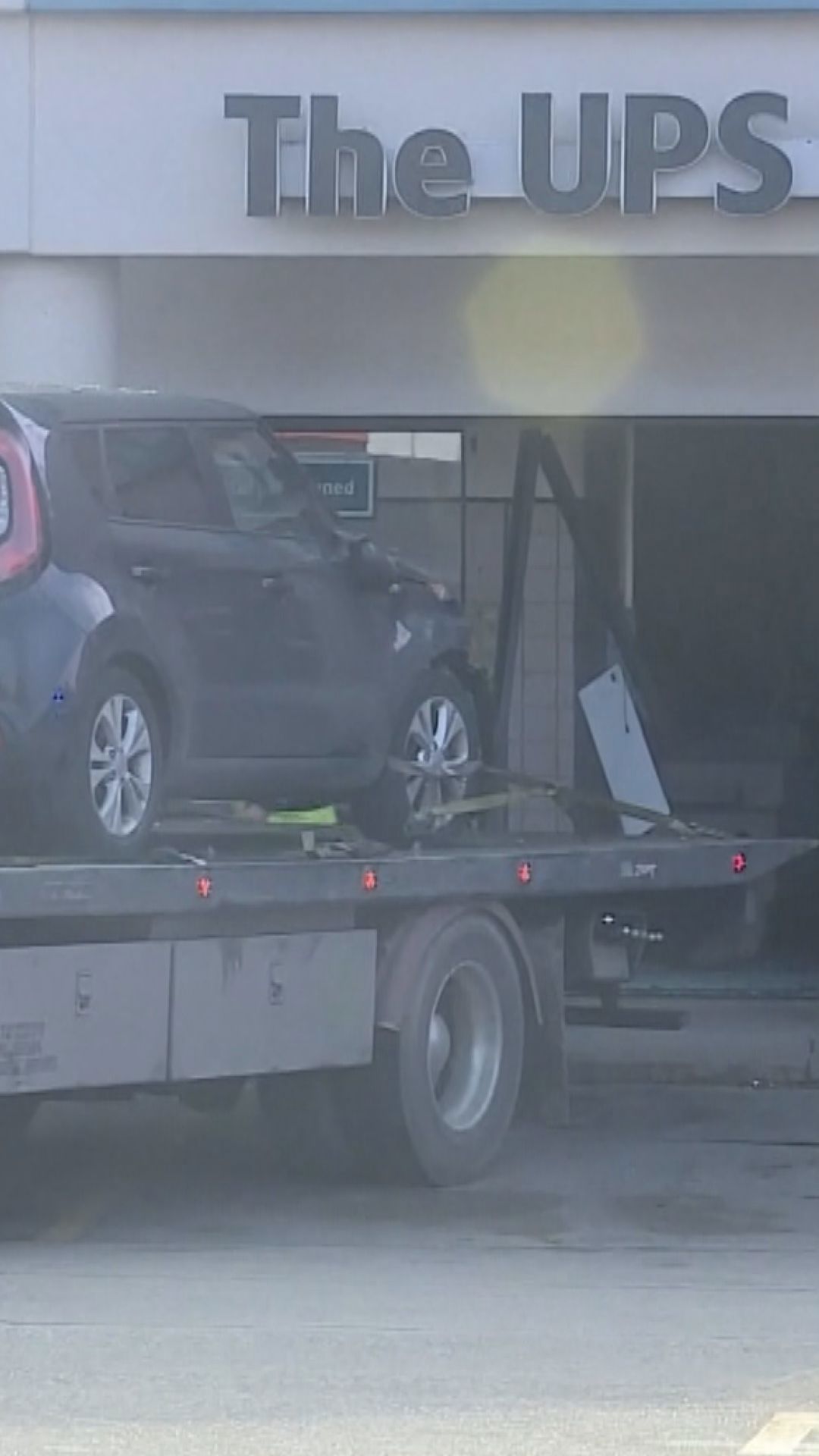 Car crashes into UPS store in Kentucky | wkyc.com