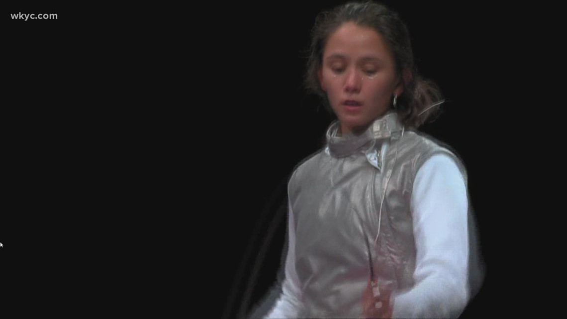 Lee Kiefer wins gold medal at Tokyo Olympics in fencing | wkyc.com