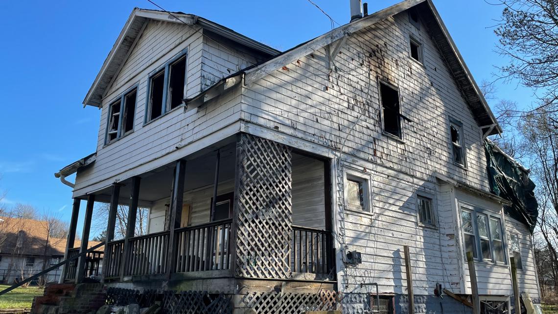 1 dead, 3 injured including firefighters in Akron house fire | wkyc.com