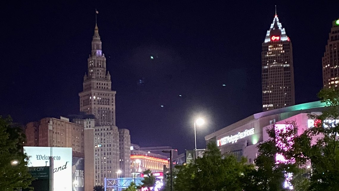 Terminal Tower goes dark in Cleveland for Queen Elizabeth II | wkyc.com