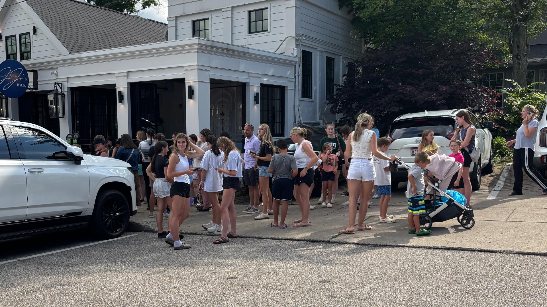 Taylor Swift spotted at JoJo's Bar in Chagrin Falls | wkyc.com