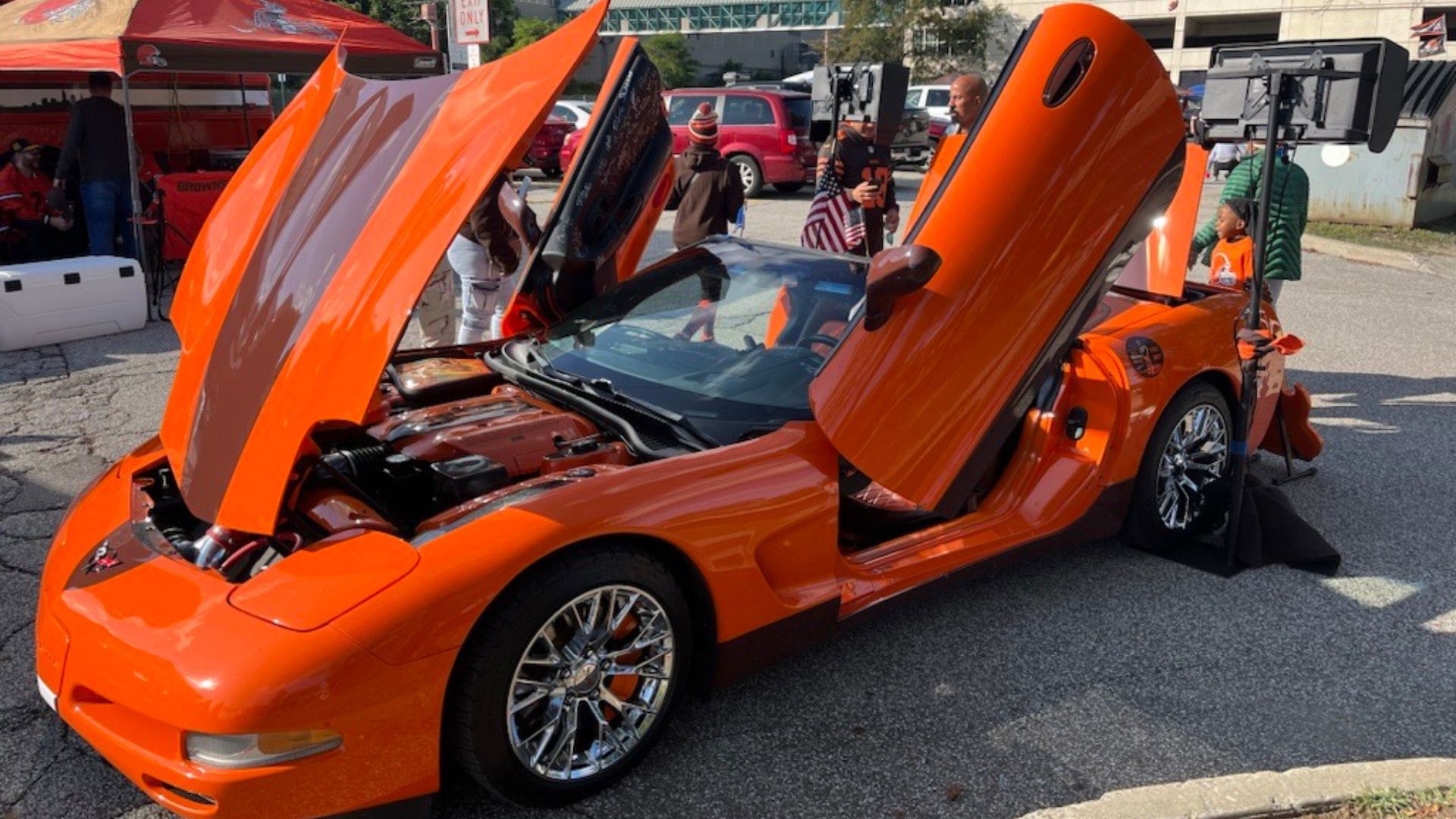 Cleveland Browns fans gather in Muni Lot to tailgate for opener | wkyc.com