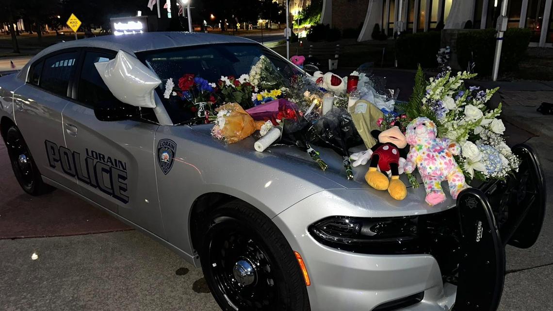 Community honors fallen Lorain Officer Phillip Wagner with vigil | wkyc.com