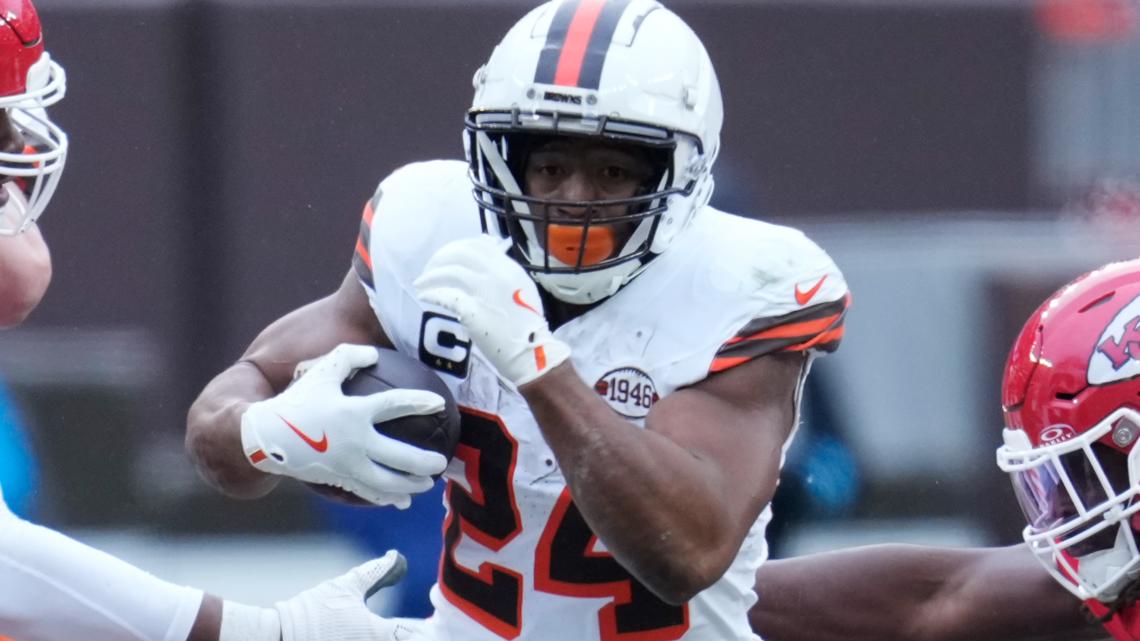 Browns RB Nick Chubb suffers broken foot, likely ending his season ...