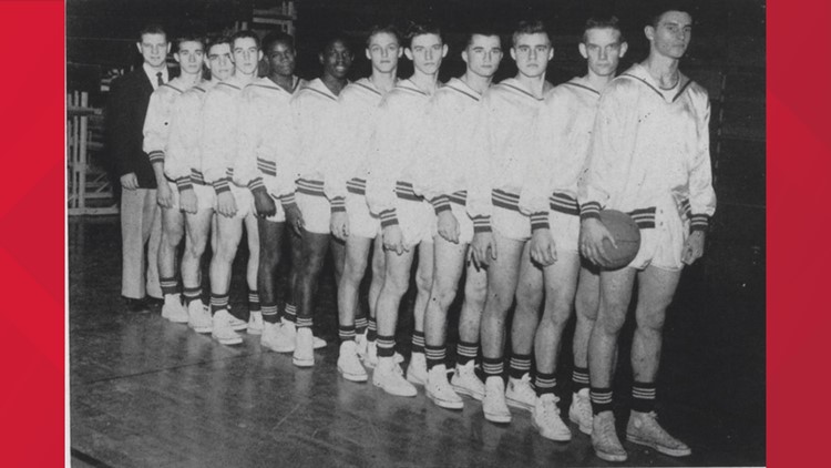 Basketball legend Bob Knight remembered in hometown of Orrville | wkyc.com