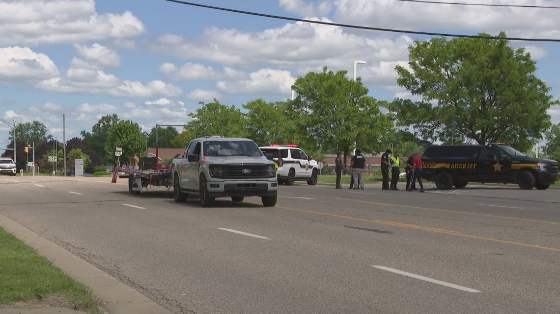North Canton City Schools student dies after falling off trailer during Memorial Day parade in ...