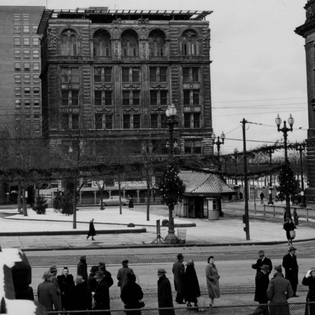 A nostalgic journey through Cleveland's Christmas past | Leon Bibb ...