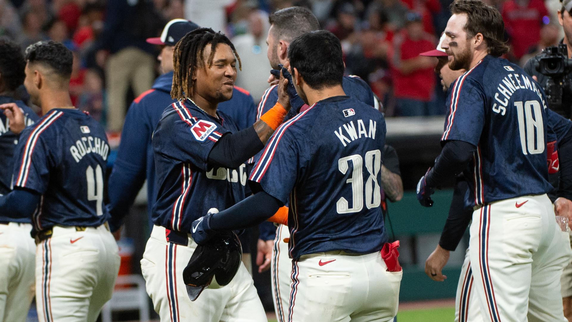 Guardians walk off Mariners 5-4 on night honoring 1995 AL championship ...