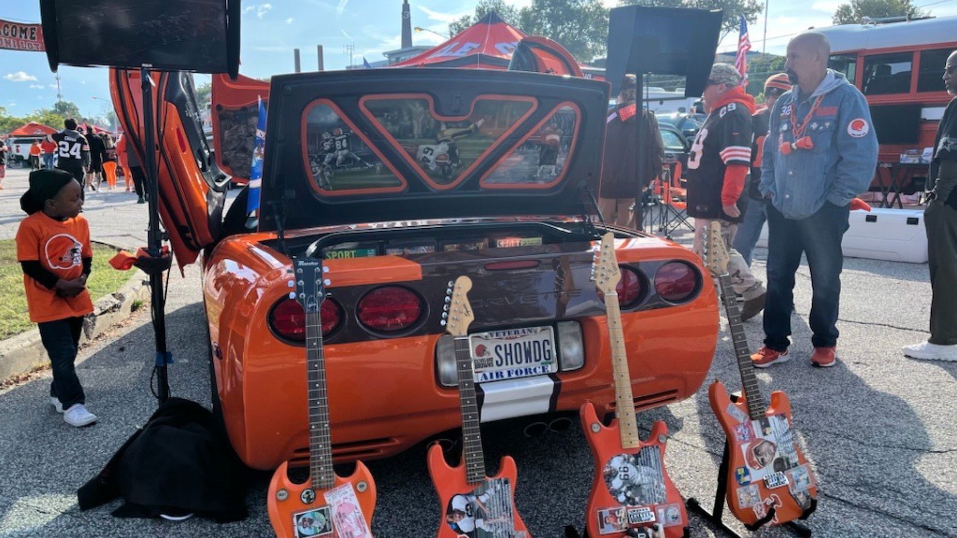 Cleveland Browns fans gather in Muni Lot to tailgate for opener | wkyc.com