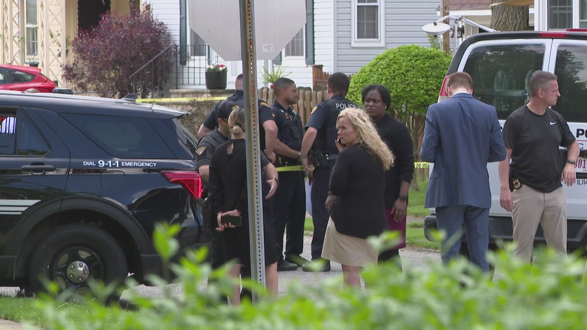 Cleveland police: 2 dead following murder-suicide in Kamm's Corners ...