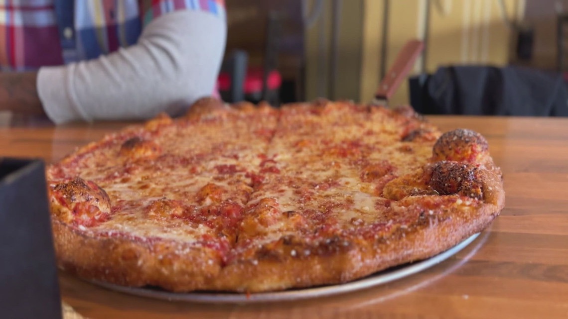 NorthEATS Ohio: Pizza, paninis and pints at Whistle Taproom in ...