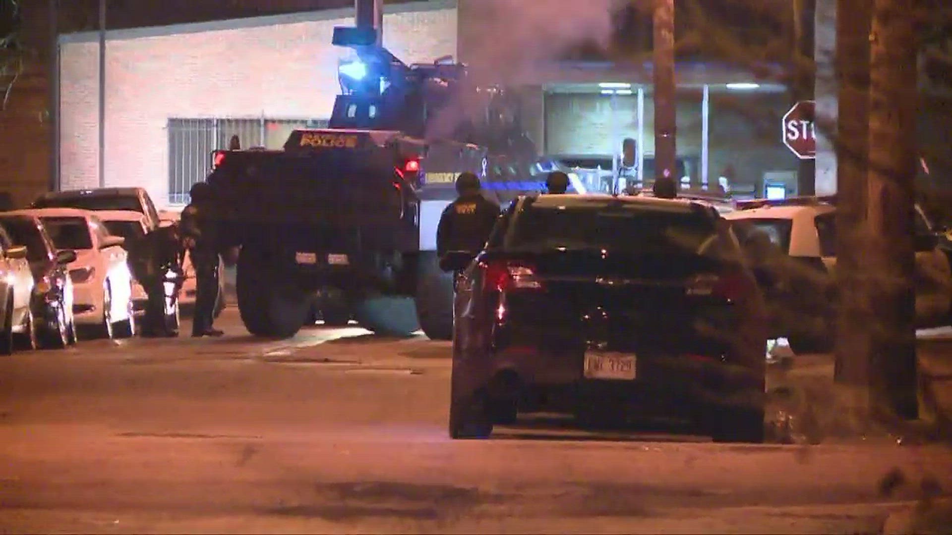 Suspects arrested, officer hurt after shots fired in Cleveland SWAT ...