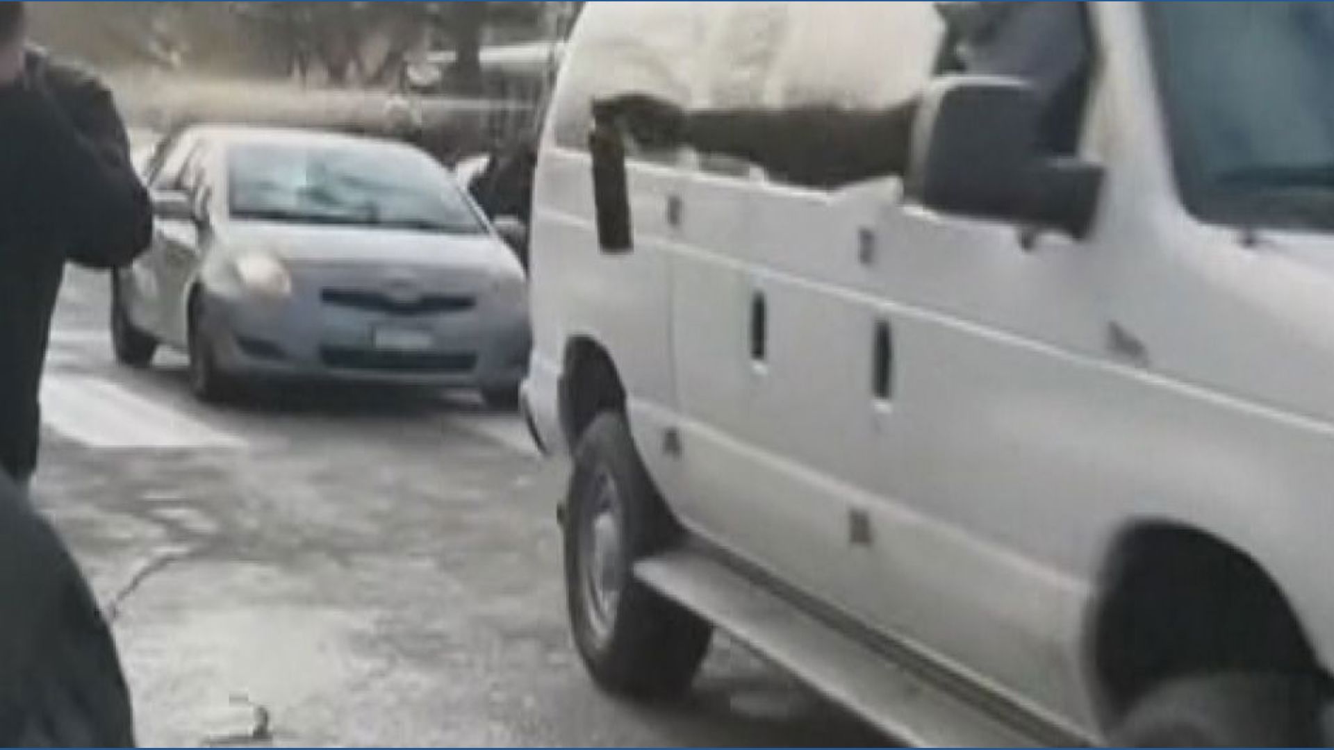 ICE agent confronts angry protesters in Minneapolis | wkyc.com