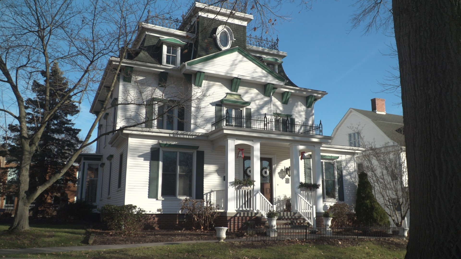 Leon Bibb on the American Christmas tree origin debate | wkyc.com