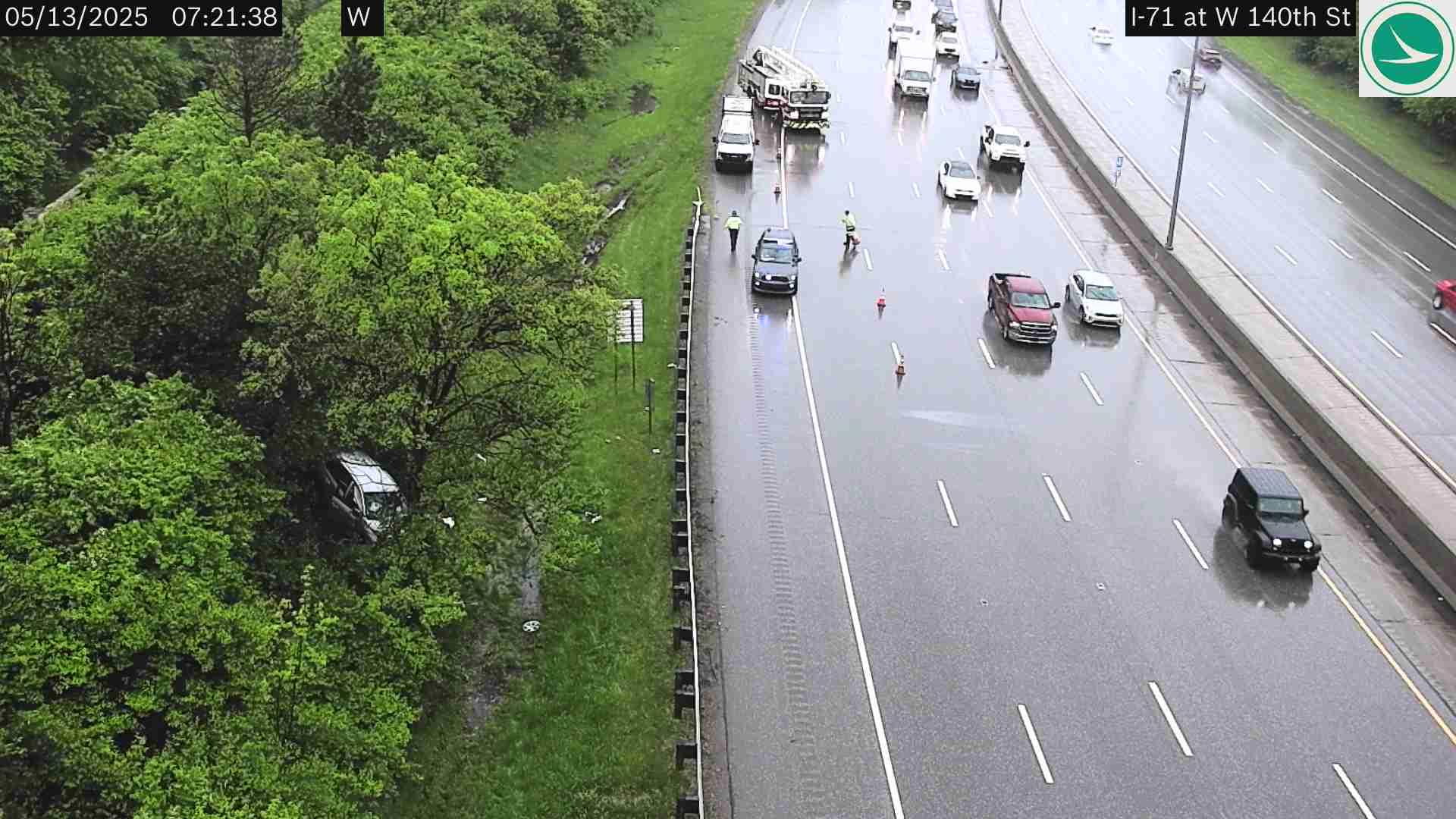 Vehicle goes off I-71 North into trees in Cleveland amid 3-car crash ...