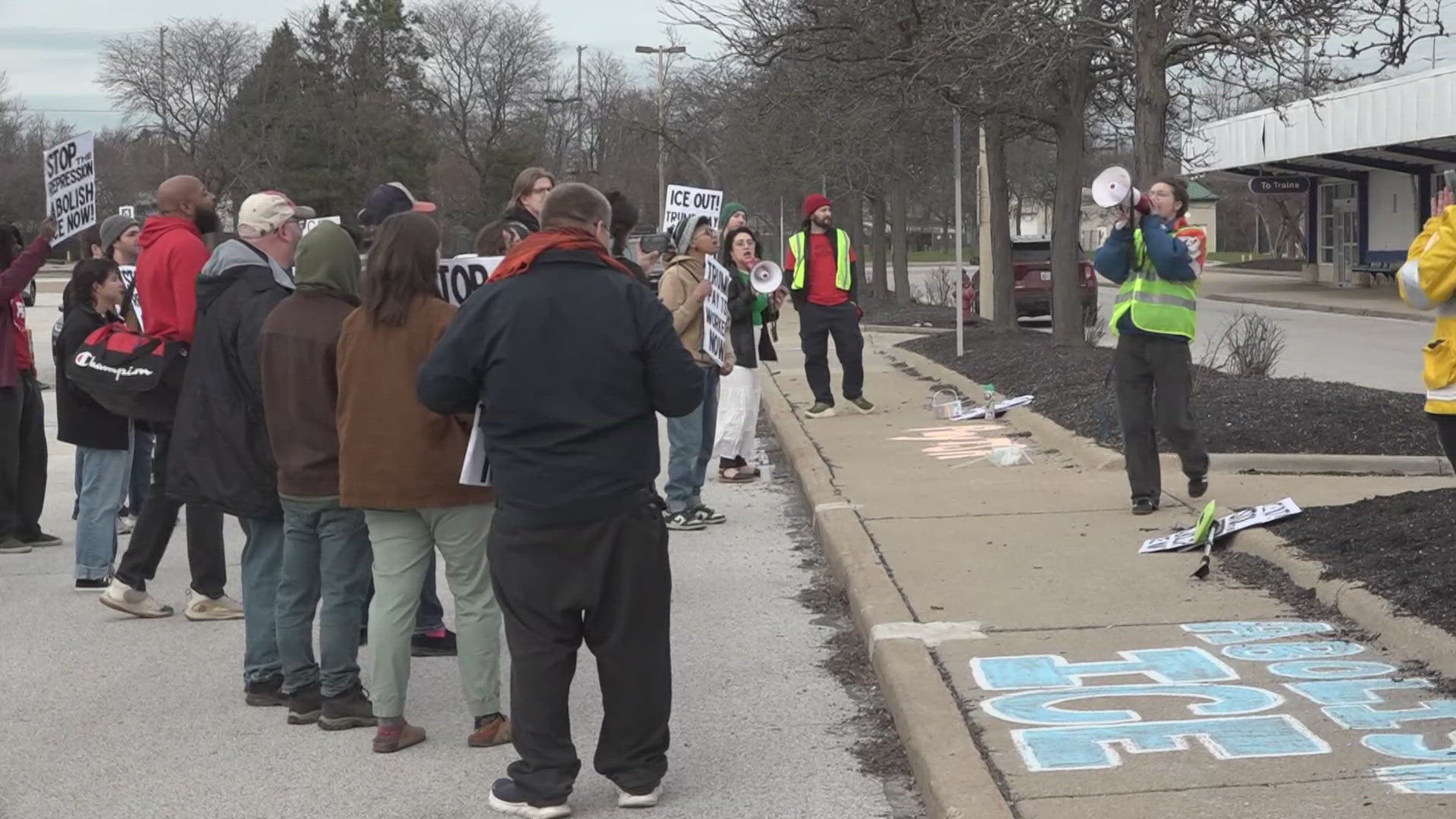 Cleveland police lift traffic advisory amid protest over ICE presence ...