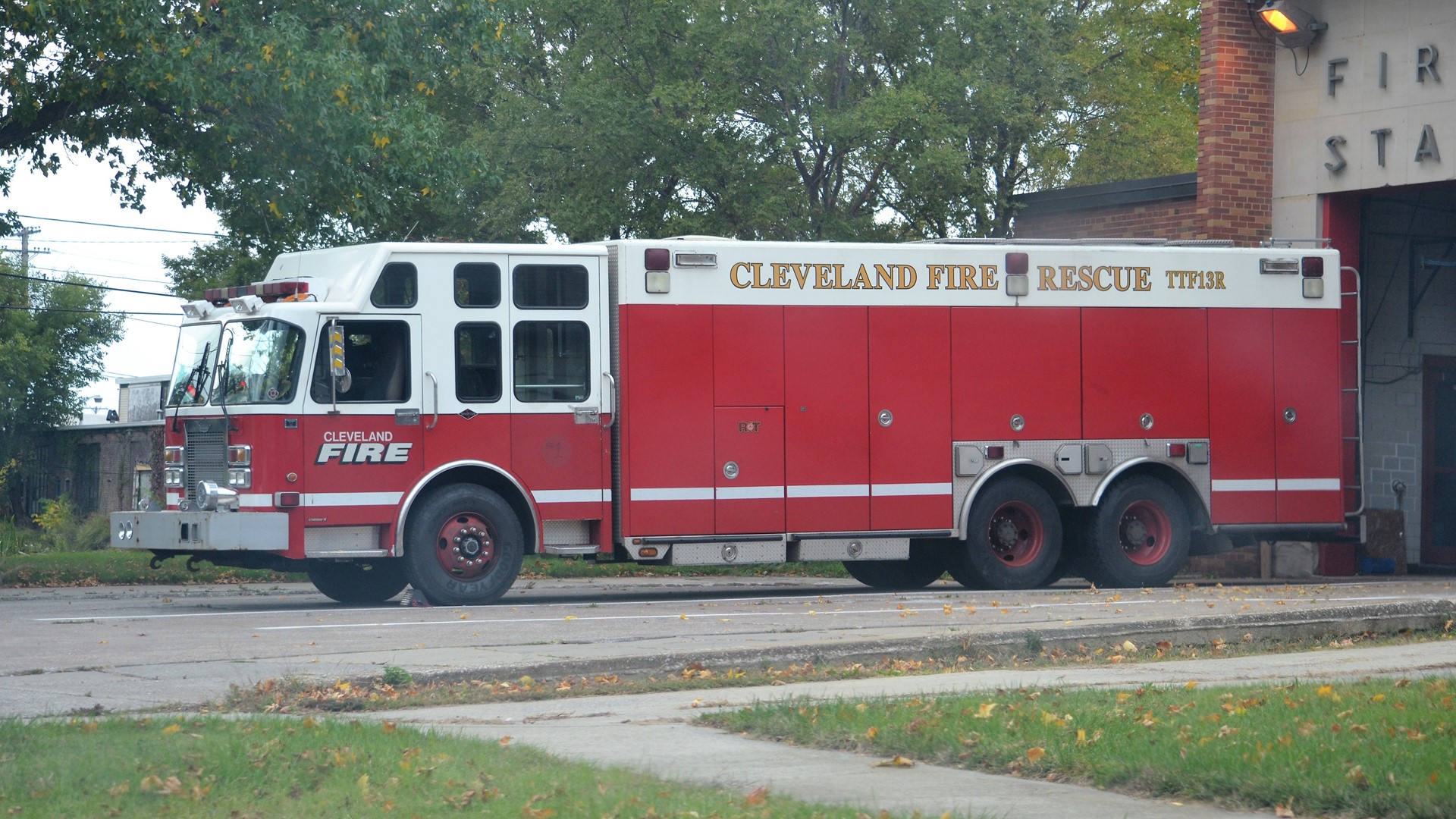 Cleveland Fire Department union votes ‘no confidence’ in Chief Angelo ...
