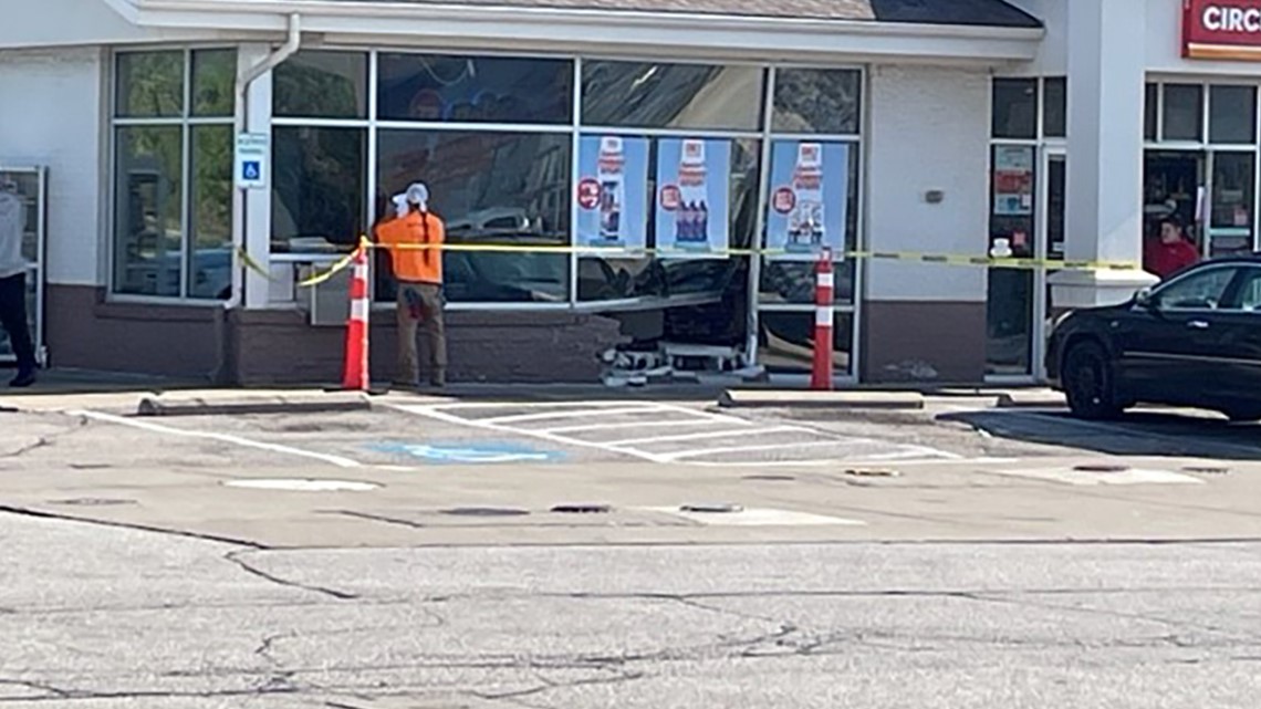 Solon: One injured after car crashes into Circle K | wkyc.com